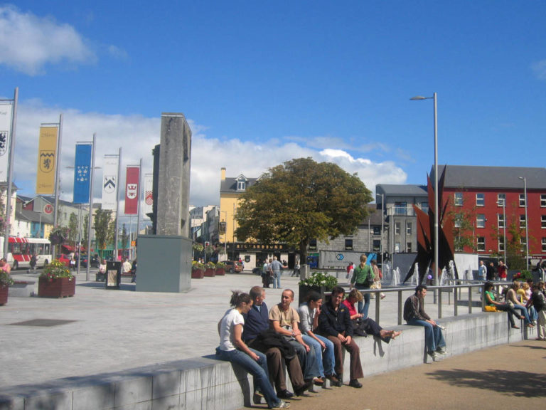 Eyre Square Galway | Shops, Restaurants, Bars & History of Eyre Square